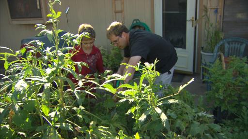 FOOD NETWORK SHINES SPOTLIGHT ON ‘HUNGER HITS HOME’