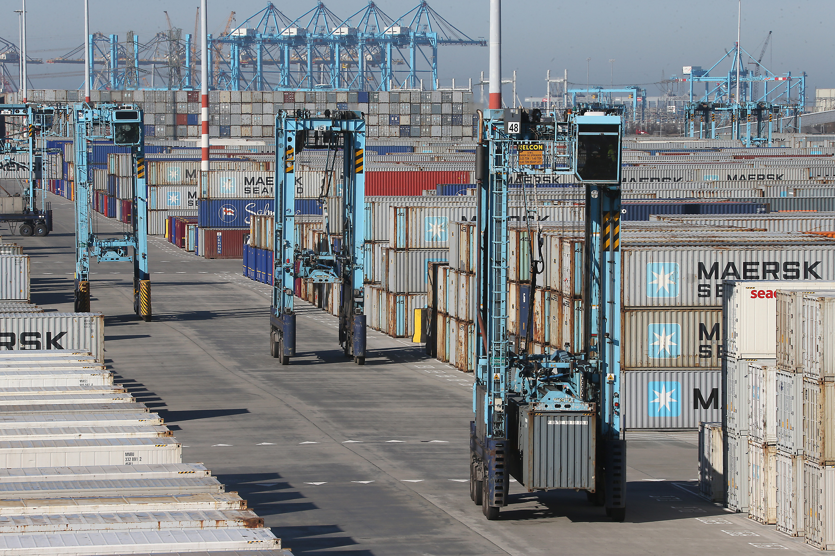 NEW MICHELIN® STRADDLE CARRIER TIRE INCREASES MARINE PORT PRODUCTIVITY