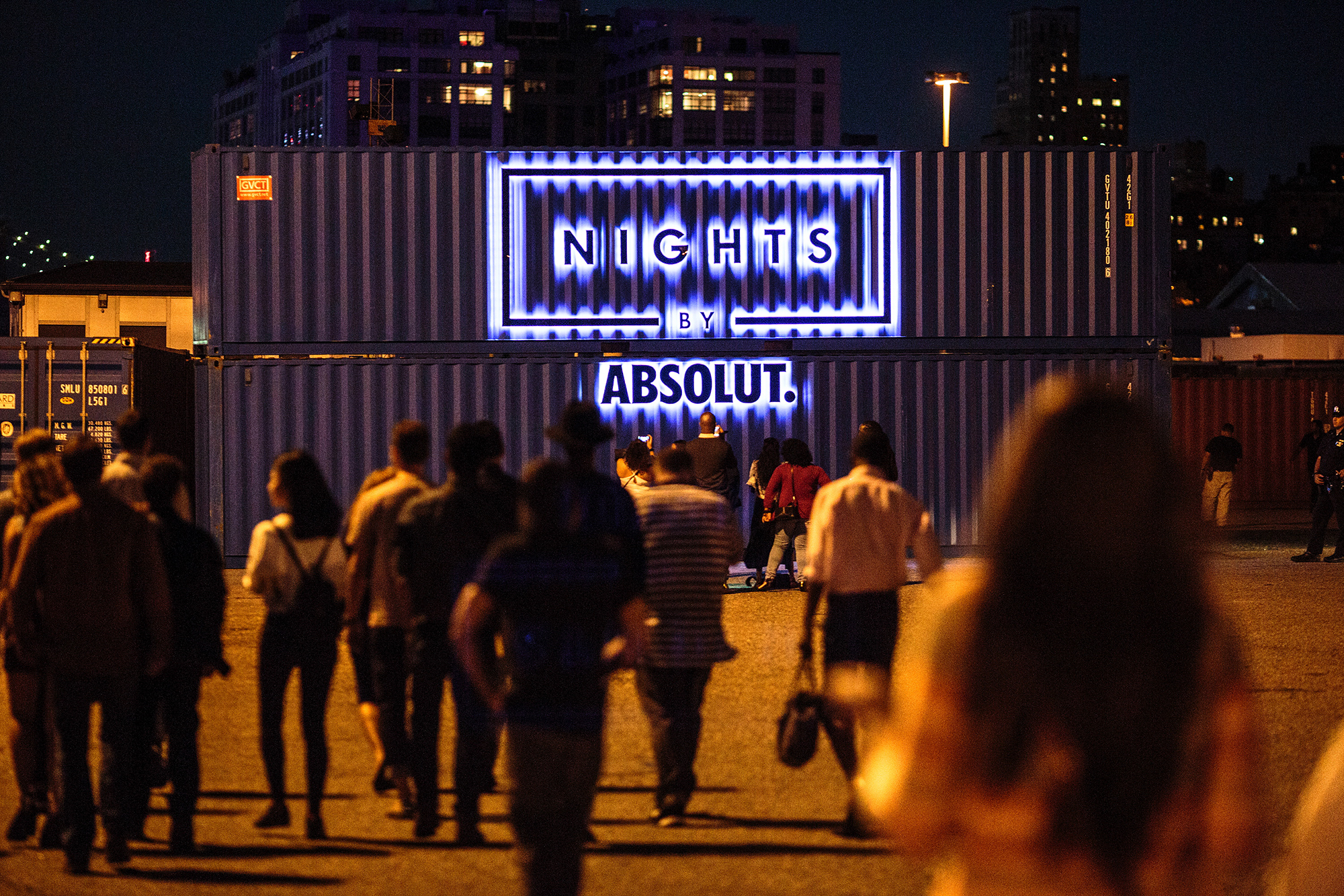 ABSOLUT® CHALLENGES CONVENTION BY INFUSING NIGHTLIFE WITH CREATIVITY