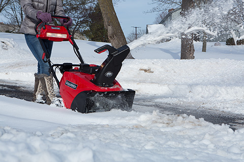Briggs & Stratton® Reveals Breakthrough SnowShredder™ Serrated Auger On ...