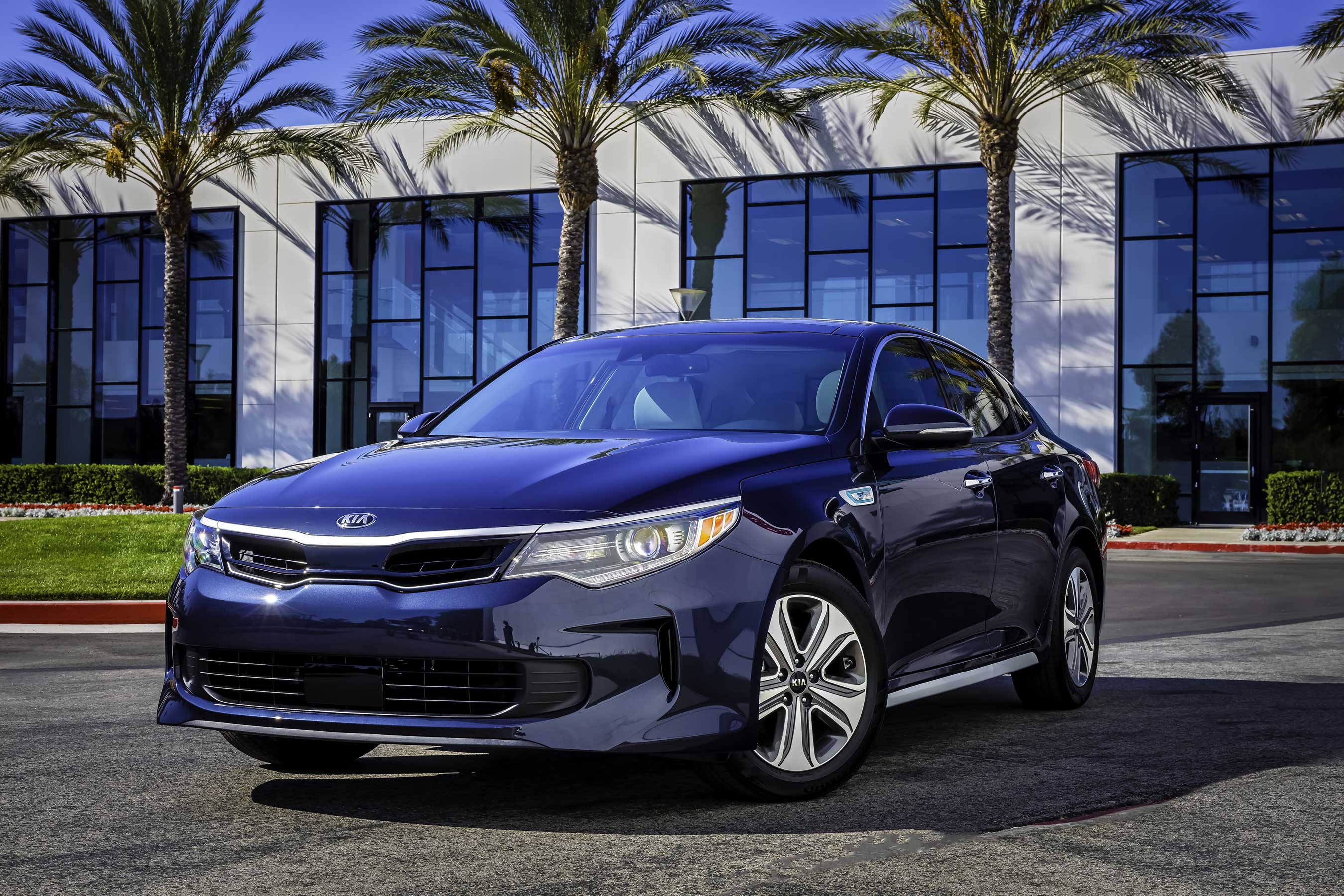 ALL-NEW KIA OPTIMA HYBRID UNVEILED AT 2016 CHICAGO AUTO SHOW
