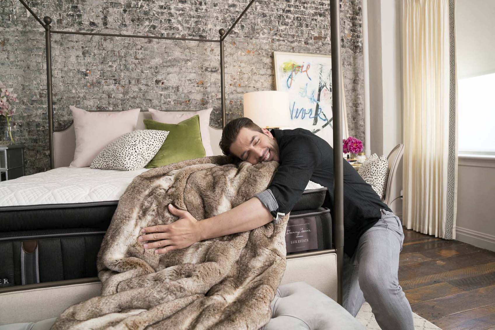 Home Design Expert Jonathan Scott Helps Fans Redesign Their Bedroom ...