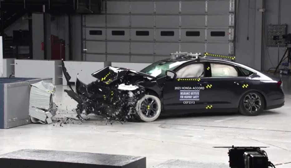 IIHS Study Finds Most Midsize Cars Struggle in Rear-Seat Safety Test