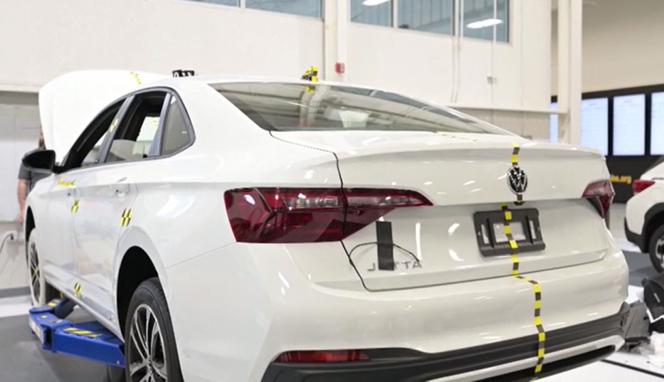 IIHS Study Finds Most Midsize Cars Struggle in Rear-Seat Safety Test