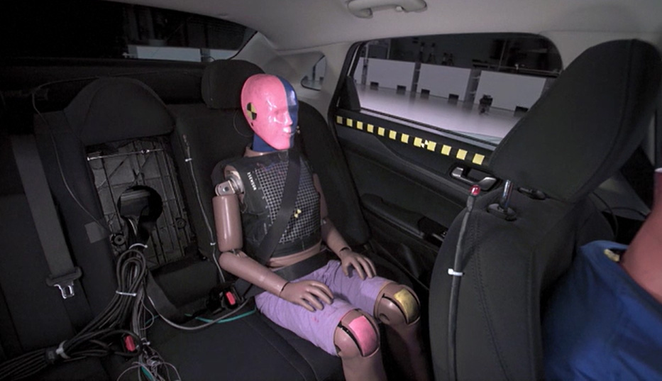 IIHS Study Finds Most Midsize Cars Struggle in Rear-Seat Safety Test