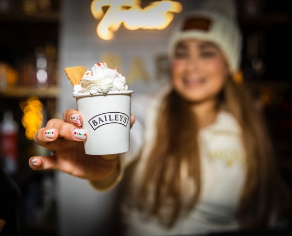 SEASON’S TREATINGS: BAILEYS ORIGINAL IRISH CREAM LIQUEUR BRINGS HOLIDAY SPIRIT T