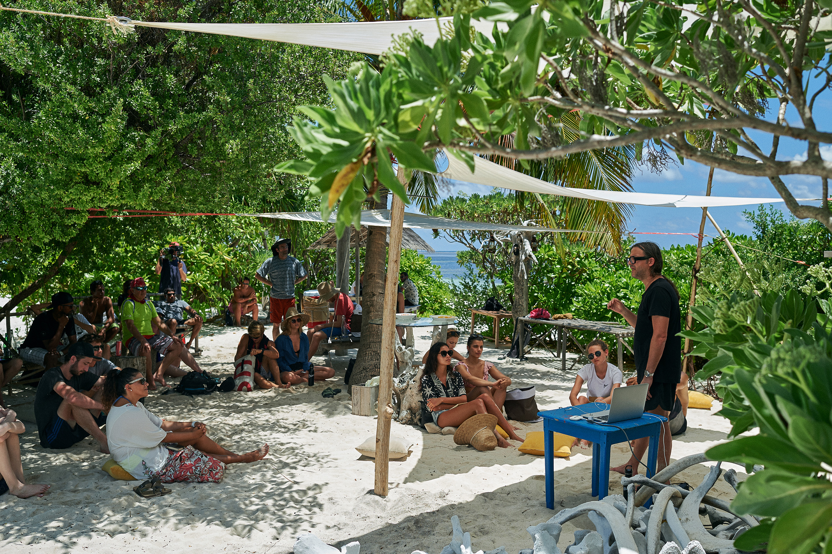 Corona y Parley for the Oceans