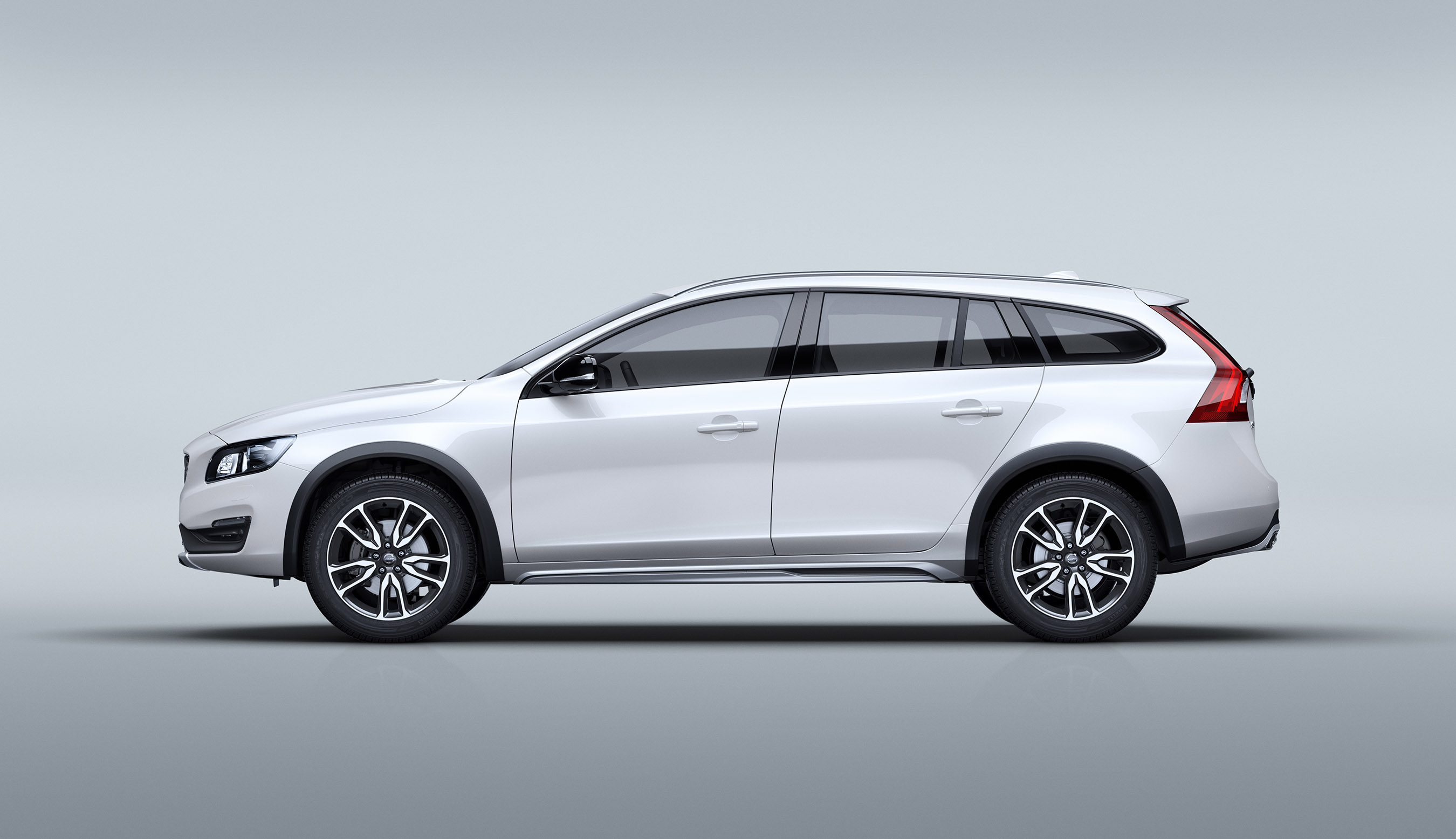 Volvo Cars reveals the new V60 Cross Country