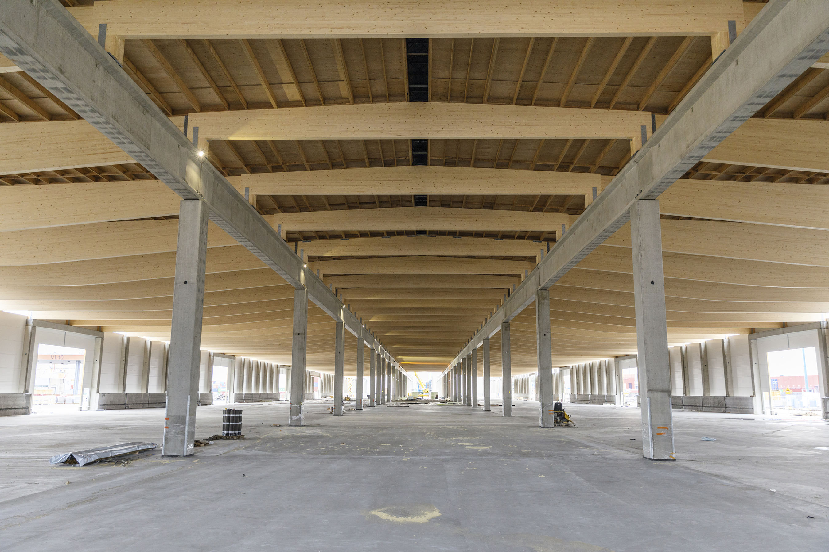 Fast construction with prefabricated wood elements