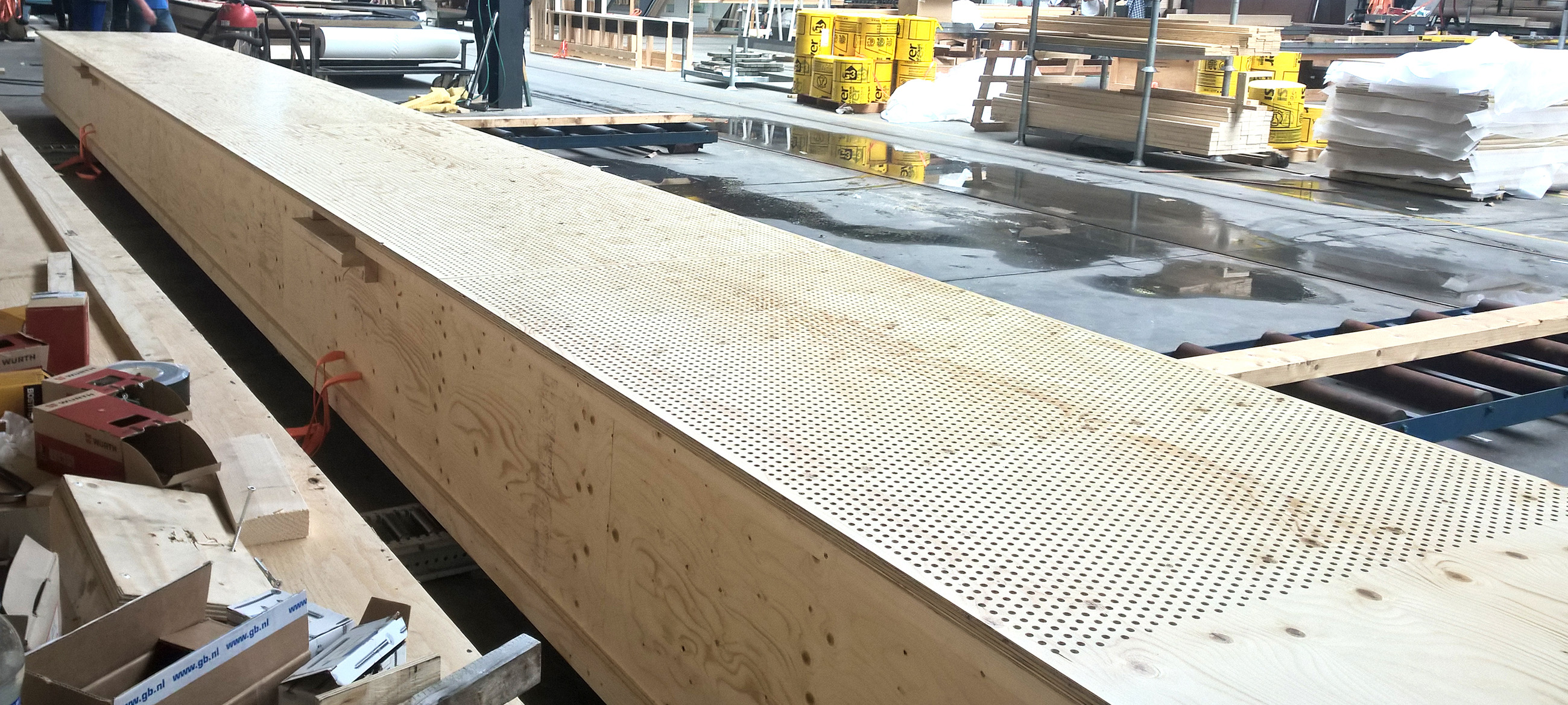 Hurlingham Racquet Centre’s light green roof features Kerto® LVL elements